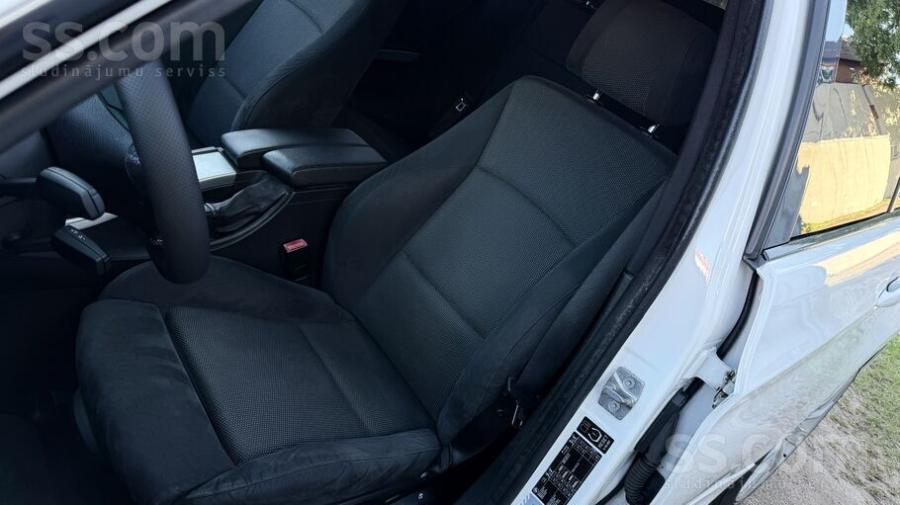 White BMW 320 2009 in Valmiera, with an engine capacity of 2.00 L and mileage of 249 thousand km for 7600 €, photo 17 on AUTOMOTO.COM.LV