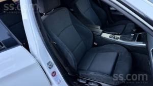 White BMW 320 2009 in Valmiera, with an engine capacity of 2.00 L and mileage of 249 thousand km for 7600 €, photo 18 on AUTOMOTO.COM.LV