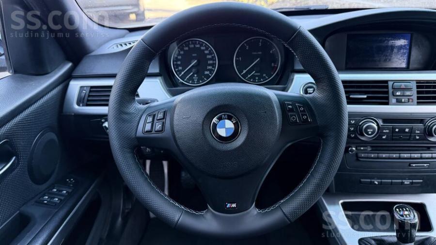 White BMW 320 2009 in Valmiera, with an engine capacity of 2.00 L and mileage of 249 thousand km for 7600 €, photo 19 on AUTOMOTO.COM.LV