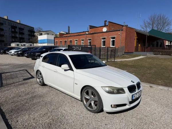 White BMW 320 2009 in Ventspils, with an engine capacity of 2.00 L and mileage of 287 thousand km for 4200 €, photo 3 on AUTOMOTO.COM.LV