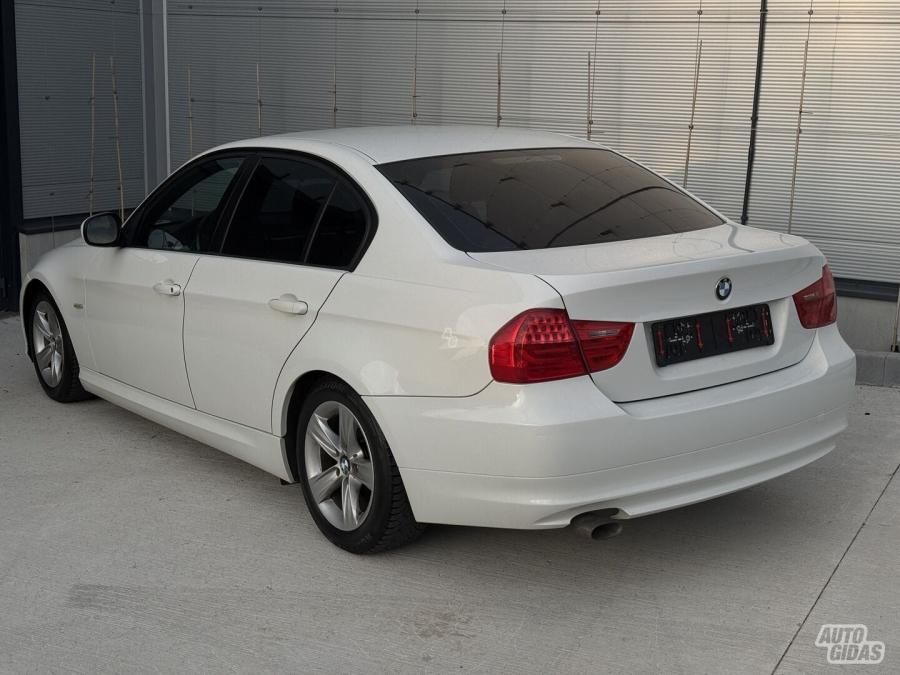 Balts BMW 320 2009 Utena, ar dzinēja tilpumu 2.00 L un nobraukumu 272 tūkst. km par 4700 €, foto 12 vietnē AUTOMOTO.COM.LV