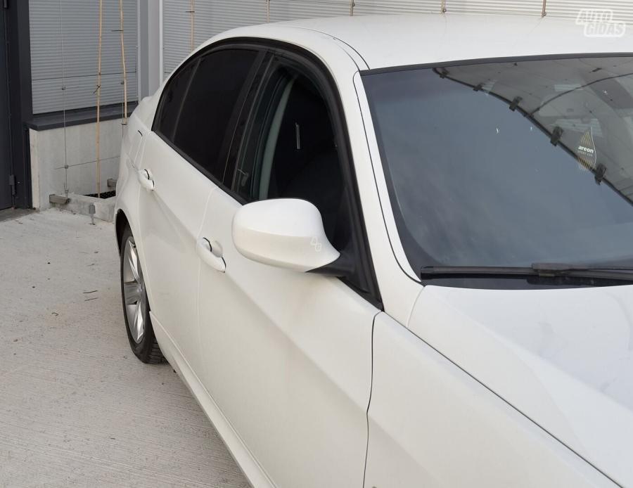 Balts BMW 320 2009 Utena, ar dzinēja tilpumu 2.00 L un nobraukumu 272 tūkst. km par 4700 €, foto 14 vietnē AUTOMOTO.COM.LV