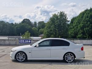 White BMW 320 2010 in Riga, with an engine capacity of 2.00 L and mileage of 311 thousand km for 7550 €, photo 4 on AUTOMOTO.COM.LV