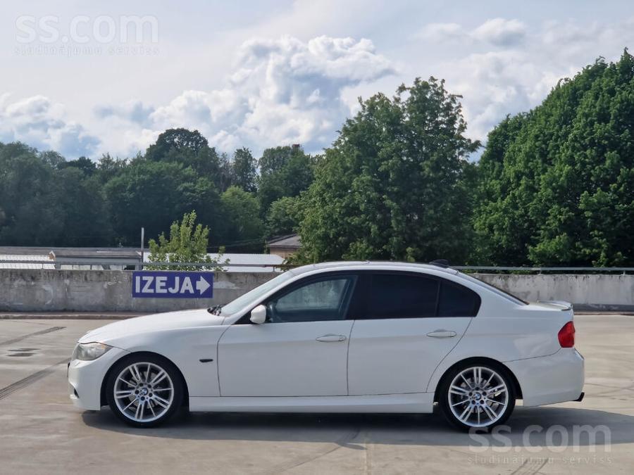 White BMW 320 2010 in Riga, with an engine capacity of 2.00 L and mileage of 311 thousand km for 7550 €, photo 4 on AUTOMOTO.COM.LV