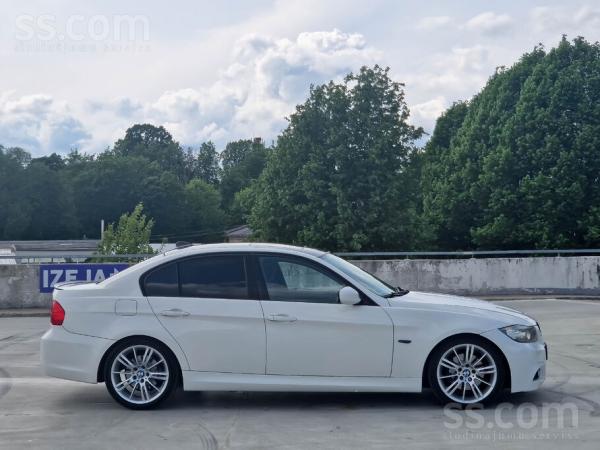 White BMW 320 2010 in Riga, with an engine capacity of 2.00 L and mileage of 311 thousand km for 7550 €, photo 5 on AUTOMOTO.COM.LV