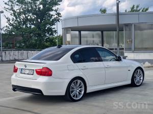 White BMW 320 2010 in Riga, with an engine capacity of 2.00 L and mileage of 311 thousand km for 7550 €, photo 6 on AUTOMOTO.COM.LV