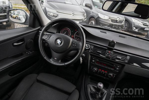 White BMW 320 2010 in Riga, with an engine capacity of 2.00 L and mileage of 325 thousand km for 5590 €, photo 7 on AUTOMOTO.COM.LV
