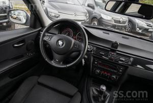 White BMW 320 2010 in Riga, with an engine capacity of 2.00 L and mileage of 325 thousand km for 5590 €, photo 7 on AUTOMOTO.COM.LV