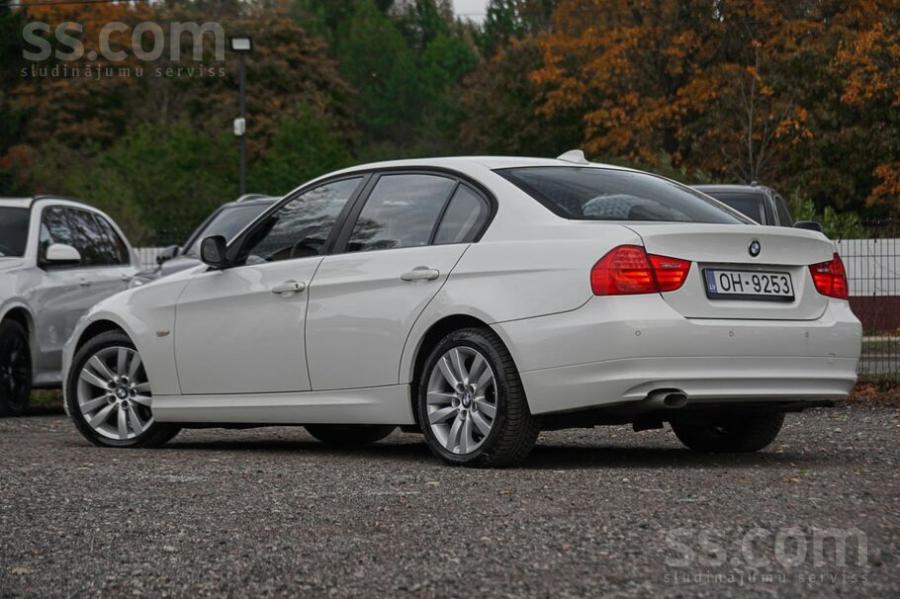 White BMW 320 2010 in Riga, with an engine capacity of 2.00 L and mileage of 325 thousand km for 5590 €, photo 3 on AUTOMOTO.COM.LV