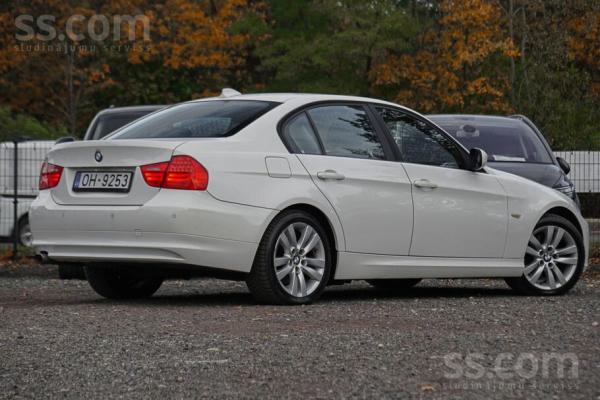 White BMW 320 2010 in Riga, with an engine capacity of 2.00 L and mileage of 325 thousand km for 5590 €, photo 4 on AUTOMOTO.COM.LV