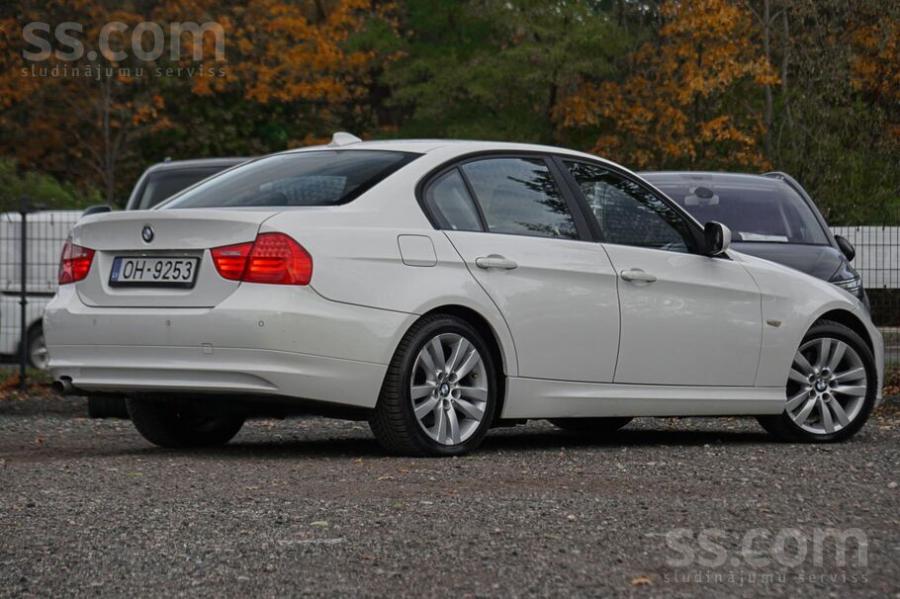 White BMW 320 2010 in Riga, with an engine capacity of 2.00 L and mileage of 325 thousand km for 5590 €, photo 4 on AUTOMOTO.COM.LV