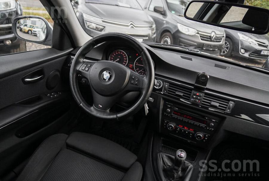 White BMW 320 2010 in Riga, with an engine capacity of 2.00 L and mileage of 325 thousand km for 5590 €, photo 7 on AUTOMOTO.COM.LV
