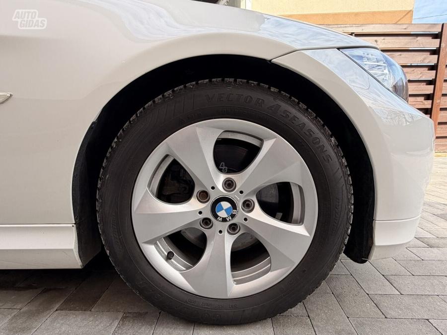 White BMW 320 2010 in Vilnius, with an engine capacity of 2.00 L and mileage of 373 thousand km for 4400 €, photo 7 on AUTOMOTO.COM.LV
