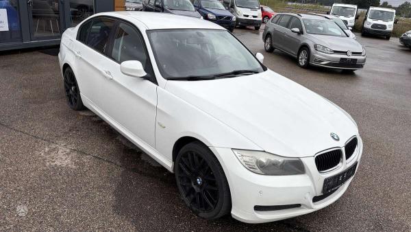 White BMW 320 2010 in Marijampole, with an engine capacity of 2.00 L and mileage of 267 thousand km for 3600 €, photo 9 on AUTOMOTO.COM.LV
