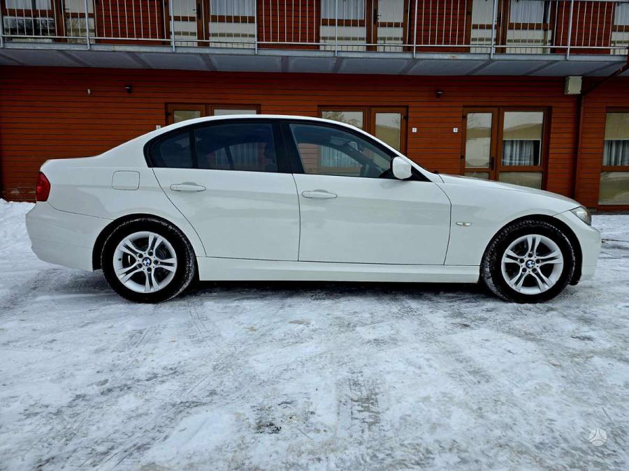 White BMW 320 2011 in Marijampole, with an engine capacity of 2.00 L and mileage of 319 thousand km for 5700 €, photo 3 on AUTOMOTO.COM.LV
