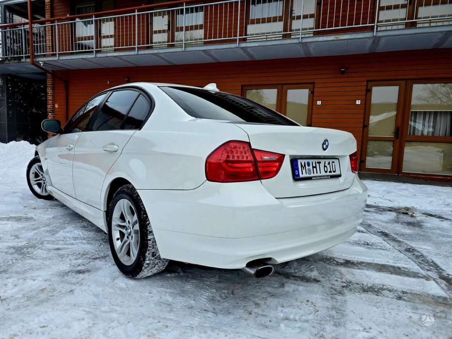 White BMW 320 2011 in Marijampole, with an engine capacity of 2.00 L and mileage of 319 thousand km for 5700 €, photo 5 on AUTOMOTO.COM.LV