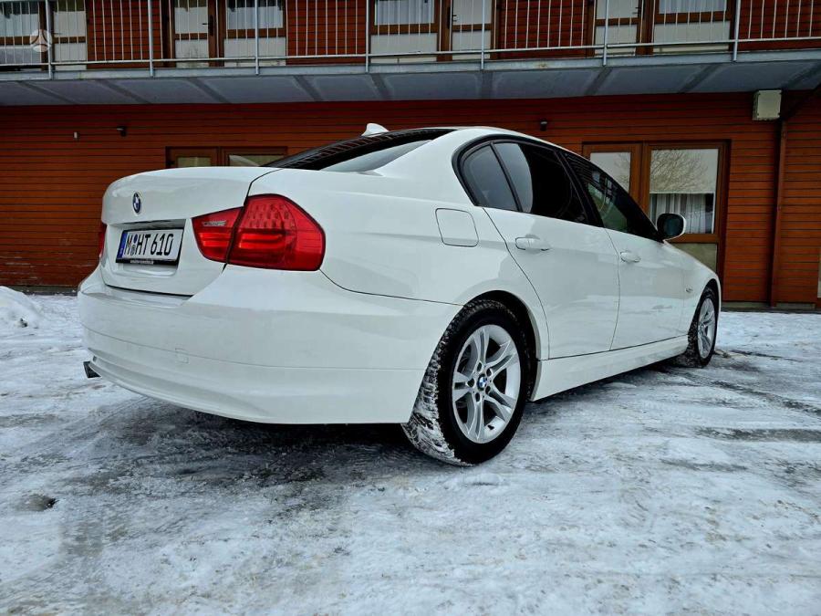 White BMW 320 2011 in Marijampole, with an engine capacity of 2.00 L and mileage of 319 thousand km for 5700 €, photo 6 on AUTOMOTO.COM.LV
