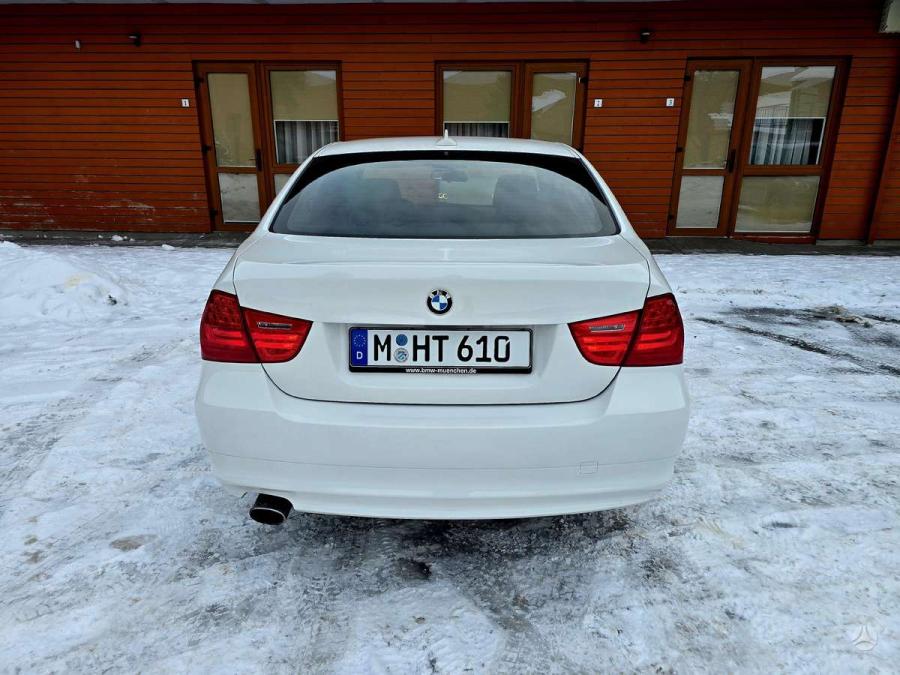 White BMW 320 2011 in Marijampole, with an engine capacity of 2.00 L and mileage of 319 thousand km for 5700 €, photo 8 on AUTOMOTO.COM.LV