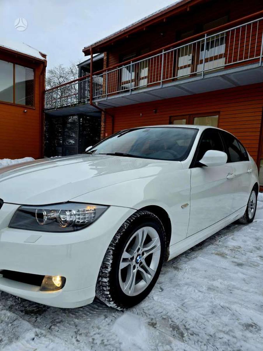 White BMW 320 2011 in Marijampole, with an engine capacity of 2.00 L and mileage of 319 thousand km for 5700 €, photo 9 on AUTOMOTO.COM.LV