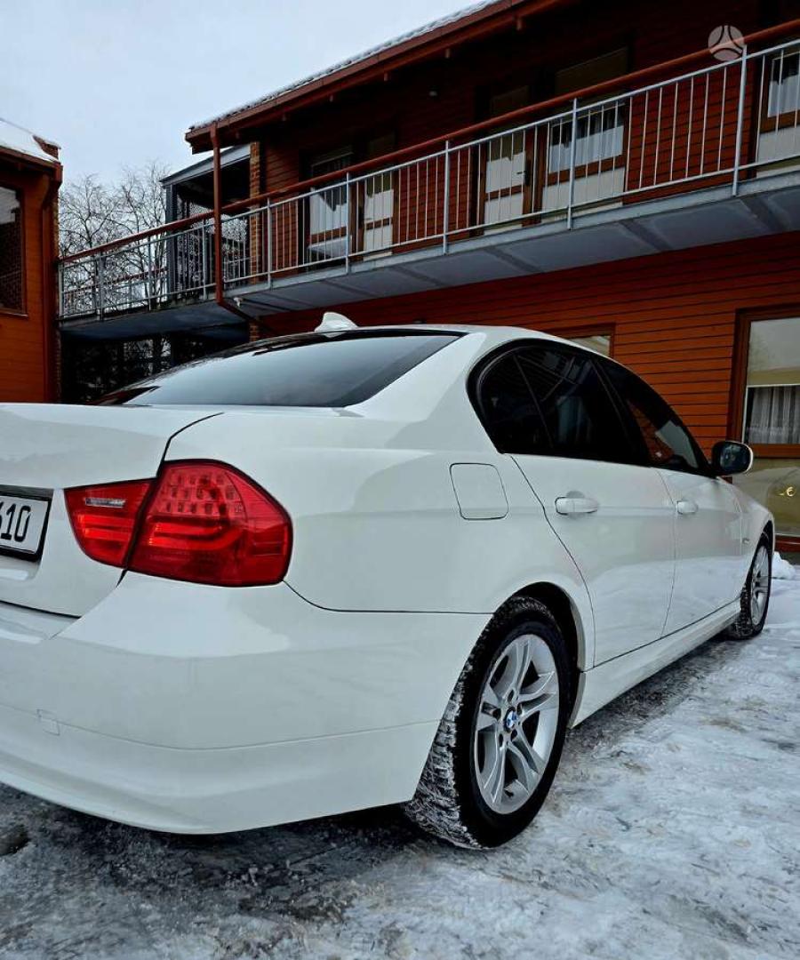 White BMW 320 2011 in Marijampole, with an engine capacity of 2.00 L and mileage of 319 thousand km for 5700 €, photo 11 on AUTOMOTO.COM.LV