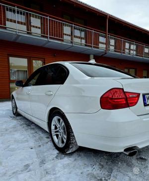 White BMW 320 2011 in Marijampole, with an engine capacity of 2.00 L and mileage of 319 thousand km for 5700 €, photo 12 on AUTOMOTO.COM.LV