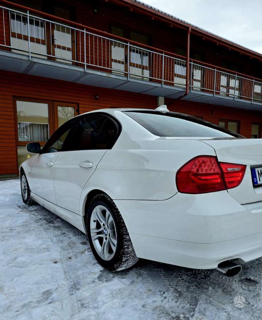 White BMW 320 2011 in Marijampole, with an engine capacity of 2.00 L and mileage of 319 thousand km for 5700 €, photo 12 on AUTOMOTO.COM.LV