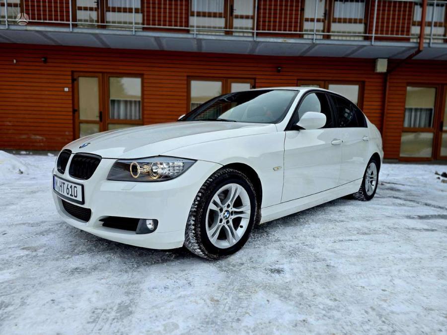 White BMW 320 2011 in Marijampole, with an engine capacity of 2.00 L and mileage of 319 thousand km for 5700 €, photo 13 on AUTOMOTO.COM.LV