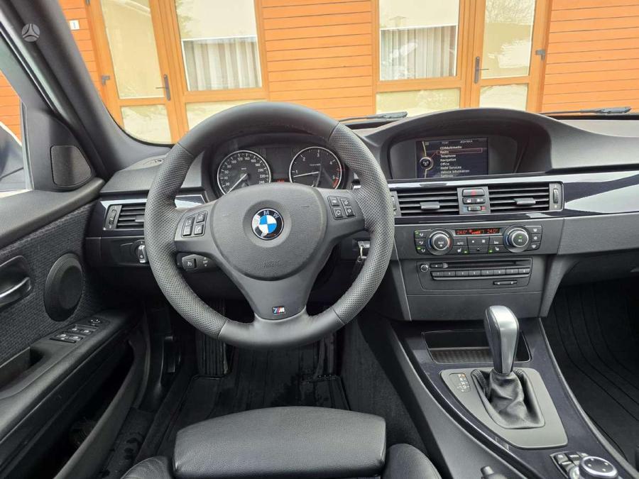 White BMW 320 2011 in Marijampole, with an engine capacity of 2.00 L and mileage of 319 thousand km for 5700 €, photo 18 on AUTOMOTO.COM.LV