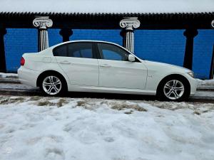 White BMW 320 2011 in Marijampole, with an engine capacity of 2.00 L and mileage of 319 thousand km for 5700 €, photo 4 on AUTOMOTO.COM.LV