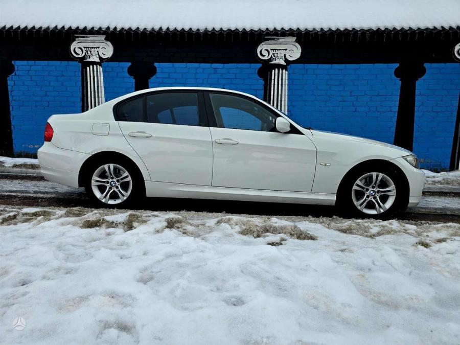 White BMW 320 2011 in Marijampole, with an engine capacity of 2.00 L and mileage of 319 thousand km for 5700 €, photo 4 on AUTOMOTO.COM.LV