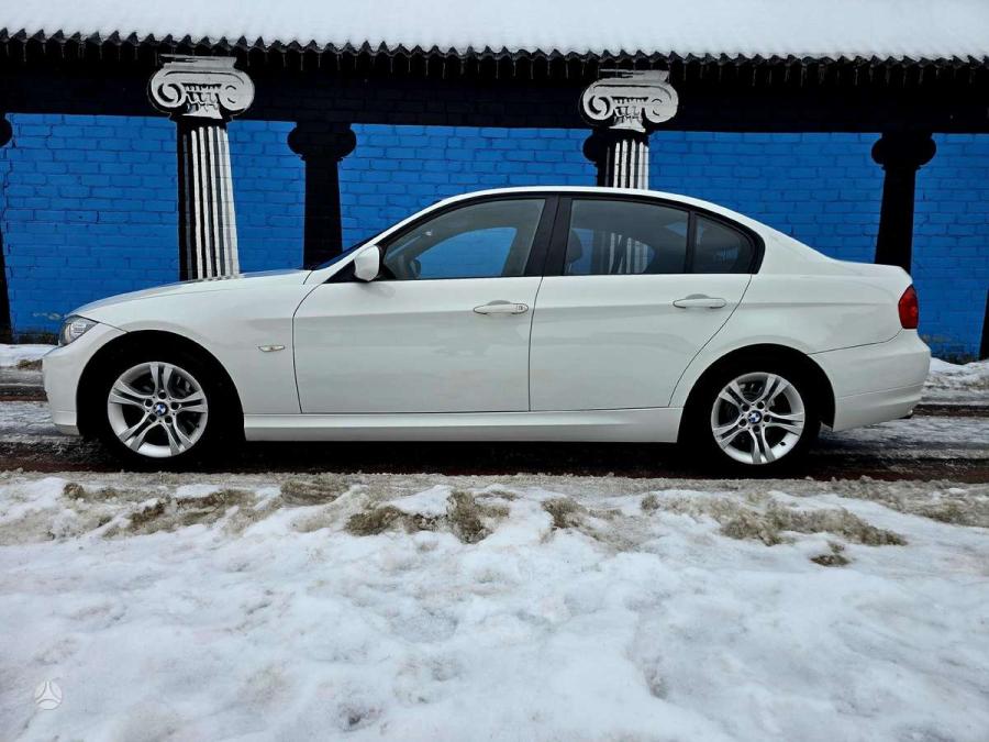 White BMW 320 2011 in Marijampole, with an engine capacity of 2.00 L and mileage of 319 thousand km for 5700 €, photo 5 on AUTOMOTO.COM.LV