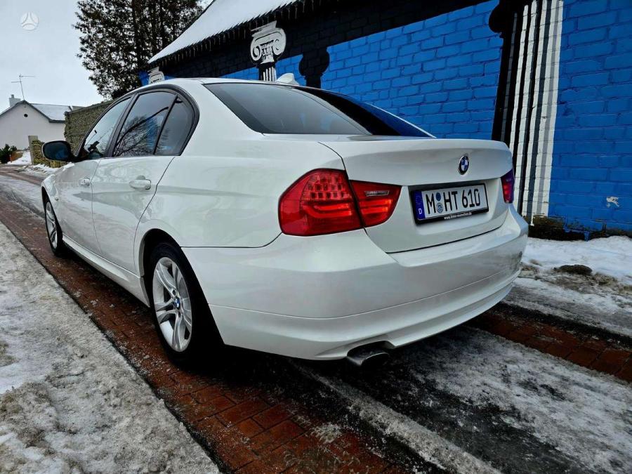 White BMW 320 2011 in Marijampole, with an engine capacity of 2.00 L and mileage of 319 thousand km for 5700 €, photo 8 on AUTOMOTO.COM.LV