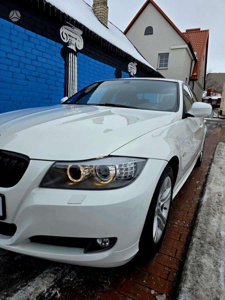 White BMW 320 2011 in Marijampole, with an engine capacity of 2.00 L and mileage of 319 thousand km for 5700 €, photo 9 on AUTOMOTO.COM.LV