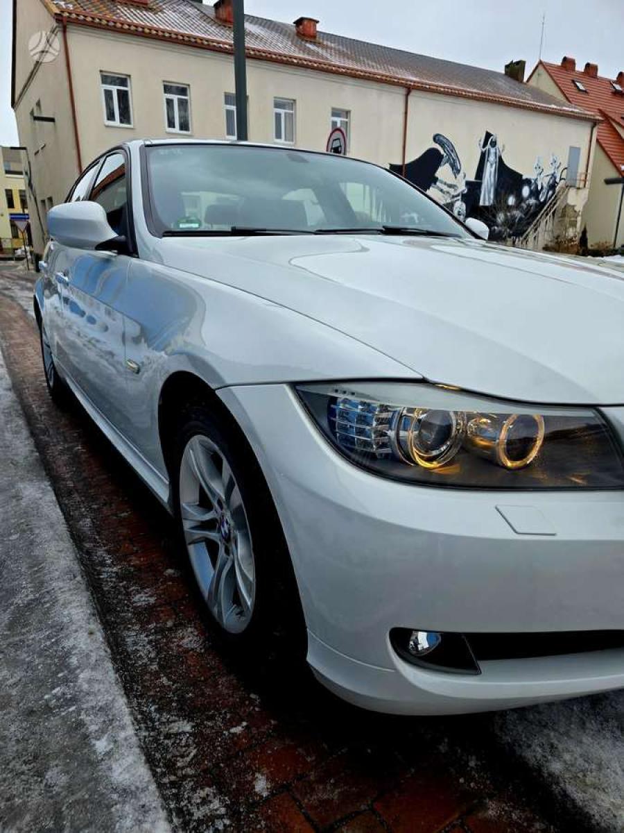 White BMW 320 2011 in Marijampole, with an engine capacity of 2.00 L and mileage of 319 thousand km for 5700 €, photo 10 on AUTOMOTO.COM.LV