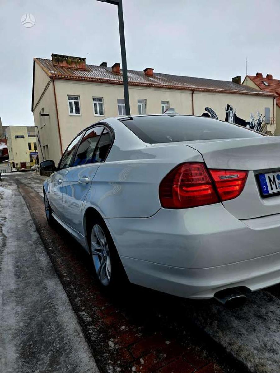White BMW 320 2011 in Marijampole, with an engine capacity of 2.00 L and mileage of 319 thousand km for 5700 €, photo 12 on AUTOMOTO.COM.LV