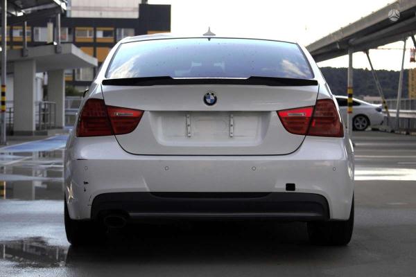 White BMW 320 2011 in Vilnius, with an engine capacity of 2.00 L and mileage of 251 thousand km for 5500 €, photo 5 on AUTOMOTO.COM.LV