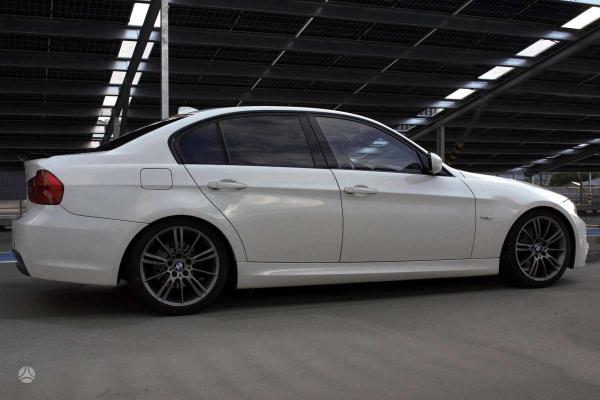 White BMW 320 2011 in Vilnius, with an engine capacity of 2.00 L and mileage of 251 thousand km for 5500 €, photo 7 on AUTOMOTO.COM.LV