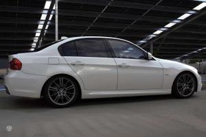 White BMW 320 2011 in Vilnius, with an engine capacity of 2.00 L and mileage of 251 thousand km for 5500 €, photo 8 on AUTOMOTO.COM.LV