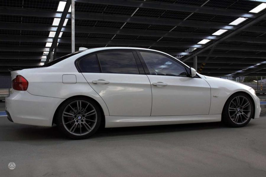 White BMW 320 2011 in Vilnius, with an engine capacity of 2.00 L and mileage of 251 thousand km for 5500 €, photo 8 on AUTOMOTO.COM.LV