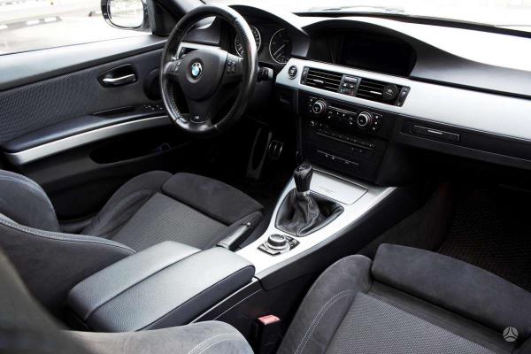 White BMW 320 2011 in Vilnius, with an engine capacity of 2.00 L and mileage of 251 thousand km for 5500 €, photo 10 on AUTOMOTO.COM.LV
