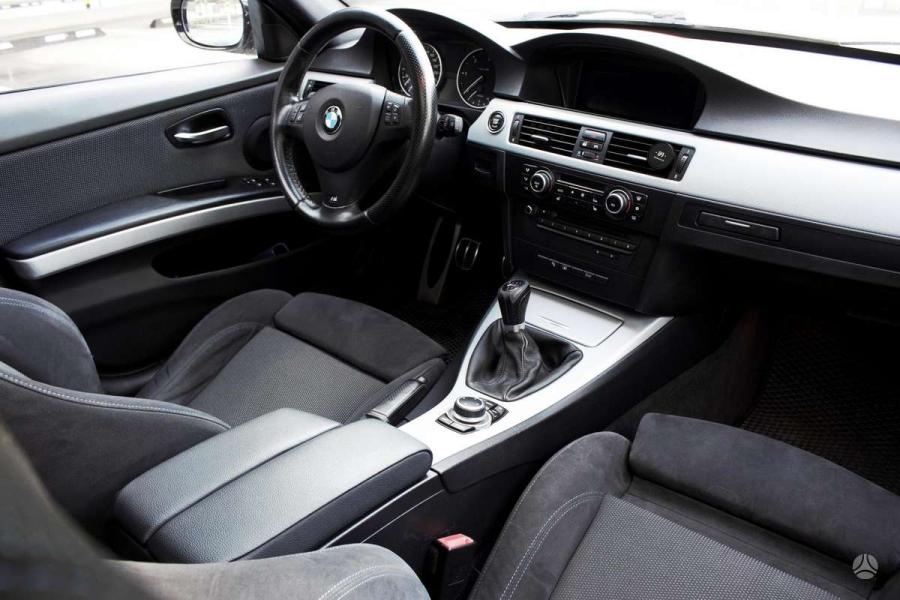 White BMW 320 2011 in Vilnius, with an engine capacity of 2.00 L and mileage of 251 thousand km for 5500 €, photo 11 on AUTOMOTO.COM.LV