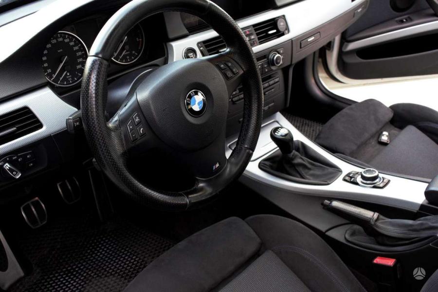 White BMW 320 2011 in Vilnius, with an engine capacity of 2.00 L and mileage of 251 thousand km for 5500 €, photo 12 on AUTOMOTO.COM.LV