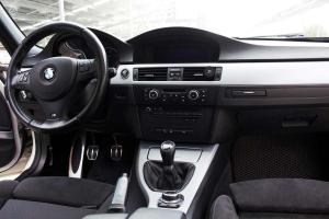 White BMW 320 2011 in Vilnius, with an engine capacity of 2.00 L and mileage of 251 thousand km for 5500 €, photo 13 on AUTOMOTO.COM.LV