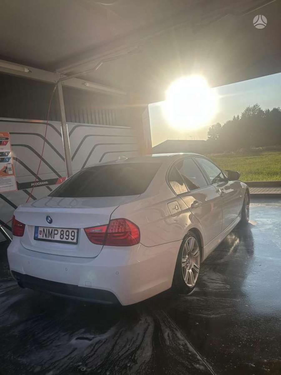 White BMW 320 2011 in Siauliai, with an engine capacity of 2.00 L and mileage of 278 thousand km for 5800 €, photo 3 on AUTOMOTO.COM.LV