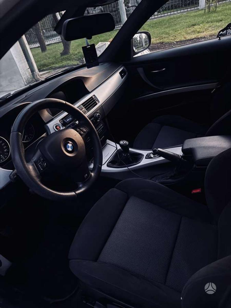 White BMW 320 2011 in Siauliai, with an engine capacity of 2.00 L and mileage of 278 thousand km for 5800 €, photo 6 on AUTOMOTO.COM.LV