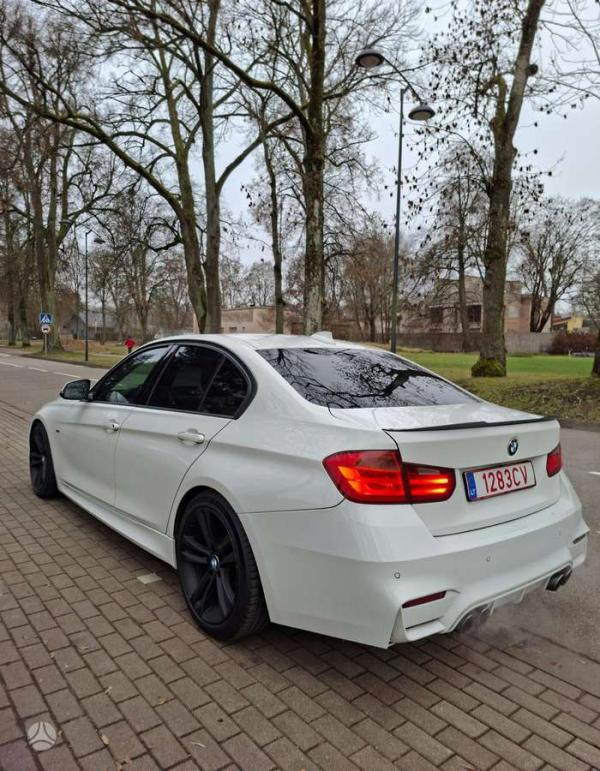 White BMW 320 2012 in Birstonas, with an engine capacity of 2.00 L and mileage of 280 thousand km for 8950 €, photo 10 on AUTOMOTO.COM.LV