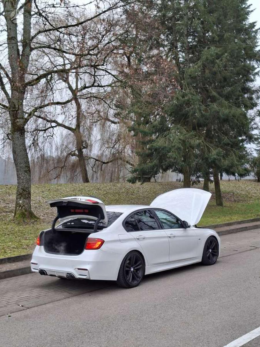 White BMW 320 2012 in Birstonas, with an engine capacity of 2.00 L and mileage of 280 thousand km for 8950 €, photo 12 on AUTOMOTO.COM.LV