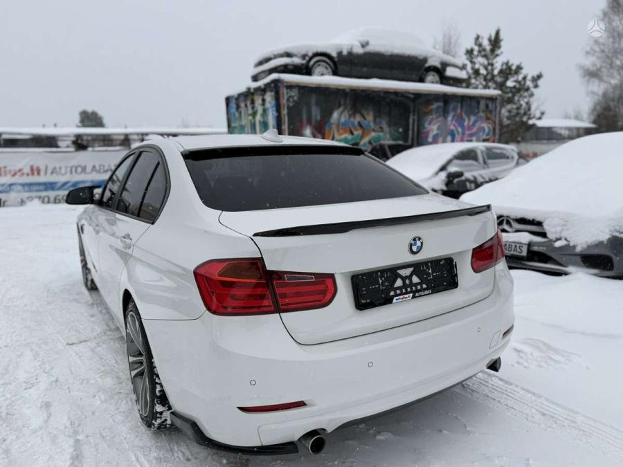 White BMW 320 2012 in Ukmerge, with an engine capacity of 2.00 L and mileage of 260 thousand km for 8199 €, photo 5 on AUTOMOTO.COM.LV