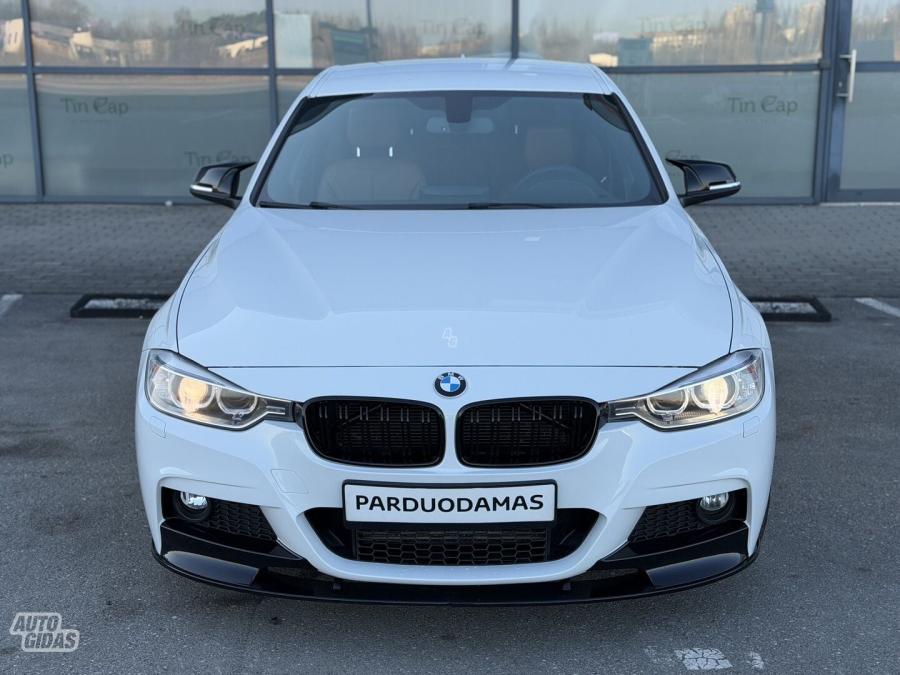 White BMW 320 2012 in Panevezys, with an engine capacity of 2.00 L and mileage of 297 thousand km for 11111 €, photo 3 on AUTOMOTO.COM.LV