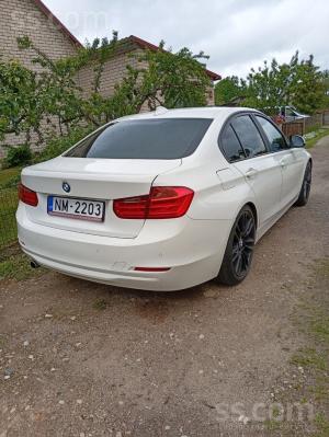 White BMW 320 2012 in Aizkraukle, with an engine capacity of 2.00 L and mileage of 348 thousand km for 7000 €, photo 4 on AUTOMOTO.COM.LV